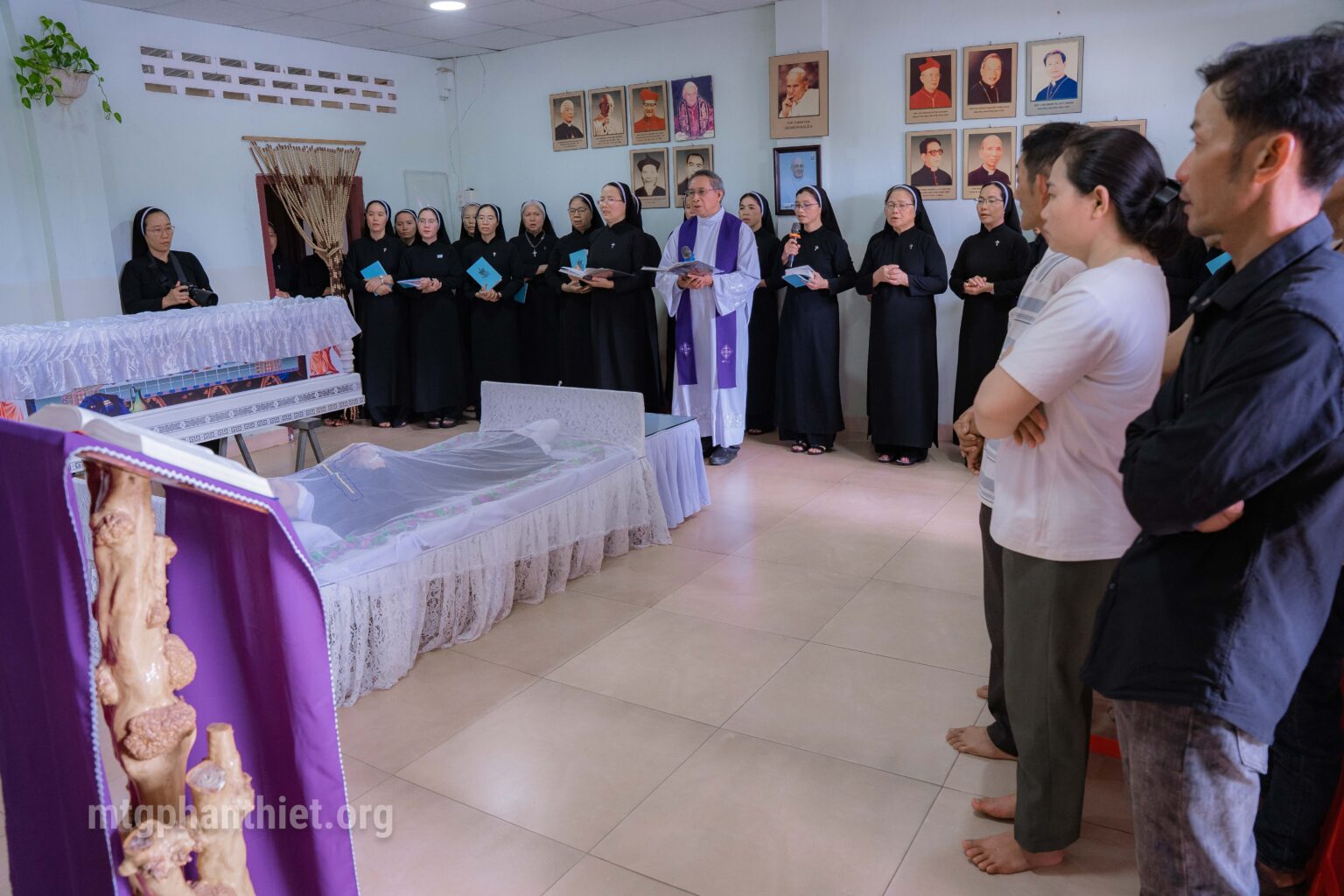 Nghi Thức Tẫn Liệm Nữ Tu Maria Trần Thị Lệ Thu – Mến Thánh Giá Phan Thiết